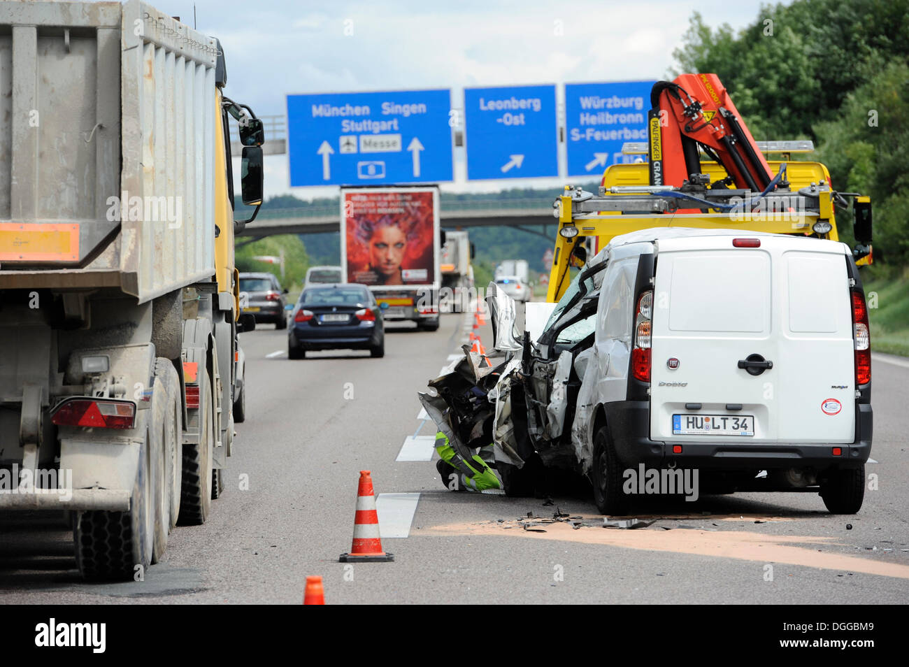 Accident damaged vans hi-res stock photography and images - Alamy