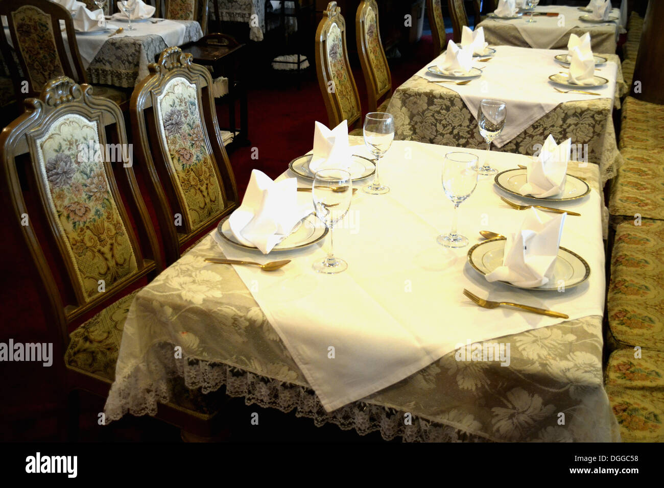 Table setting in Chinese-Thai restaurant Stock Photo - Alamy