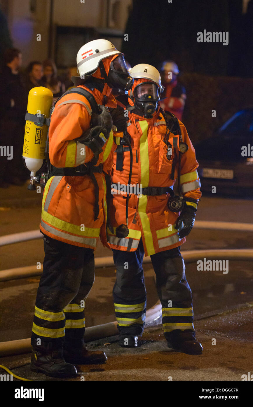 Firefighters hi-res stock photography and images - Alamy