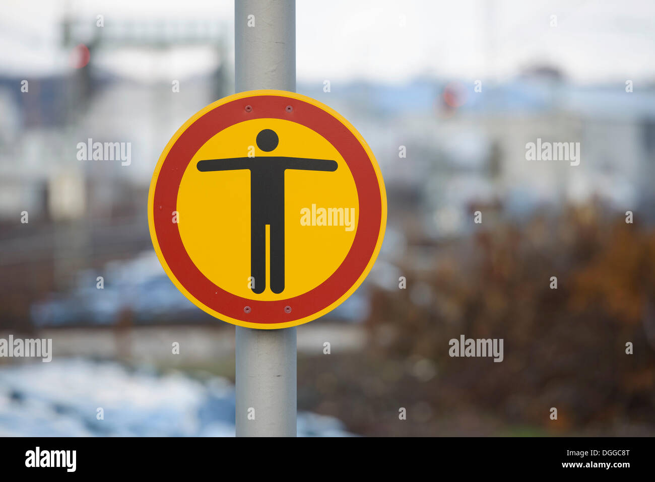 Platform warning sign hi-res stock photography and images - Alamy