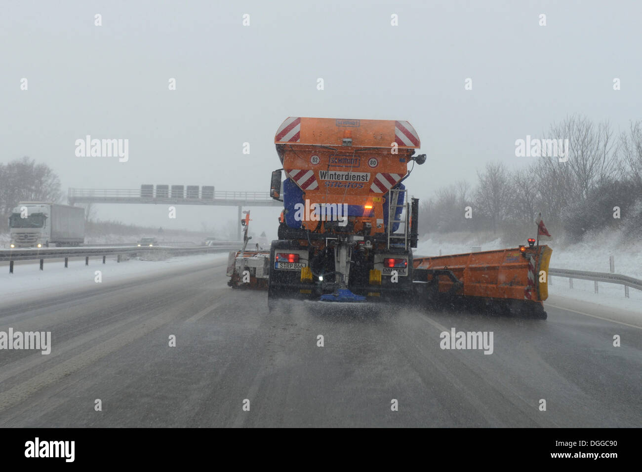 Motorway maintenance vehicle hi-res stock photography and images - Alamy