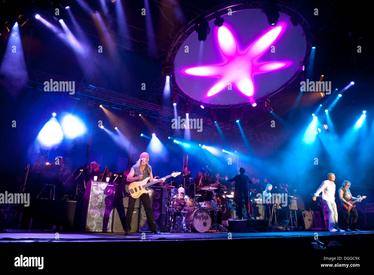 Deep purple show hi-res stock photography and images - Alamy