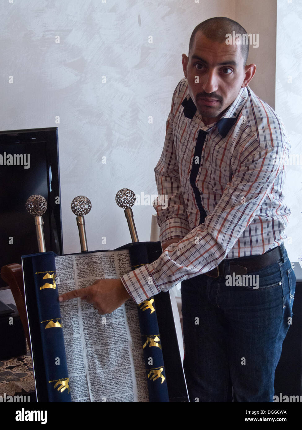 Samaritan torah hi-res stock photography and images - Alamy