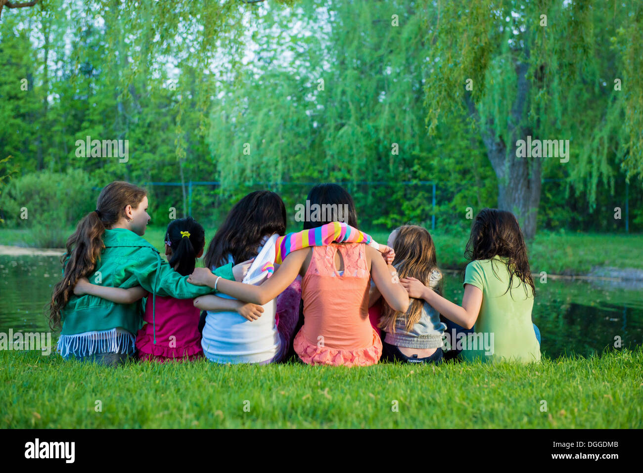 Girls friends 12 13 years hi-res stock photography and images - Alamy
