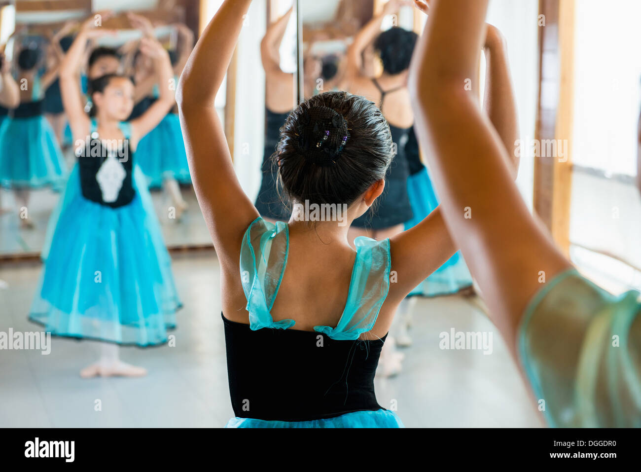 Ballet dancers practising in studio hi-res stock photography and images ...