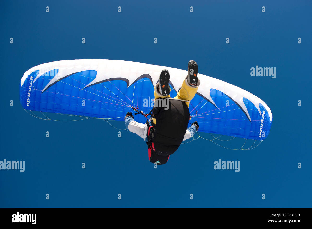 Low flying humans hi-res stock photography and images - Alamy