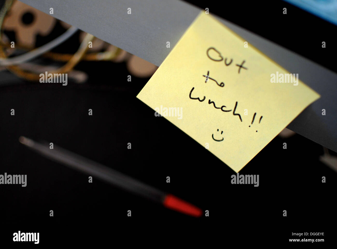 "Out to Lunch" note left on office table Stock Photo - Alamy