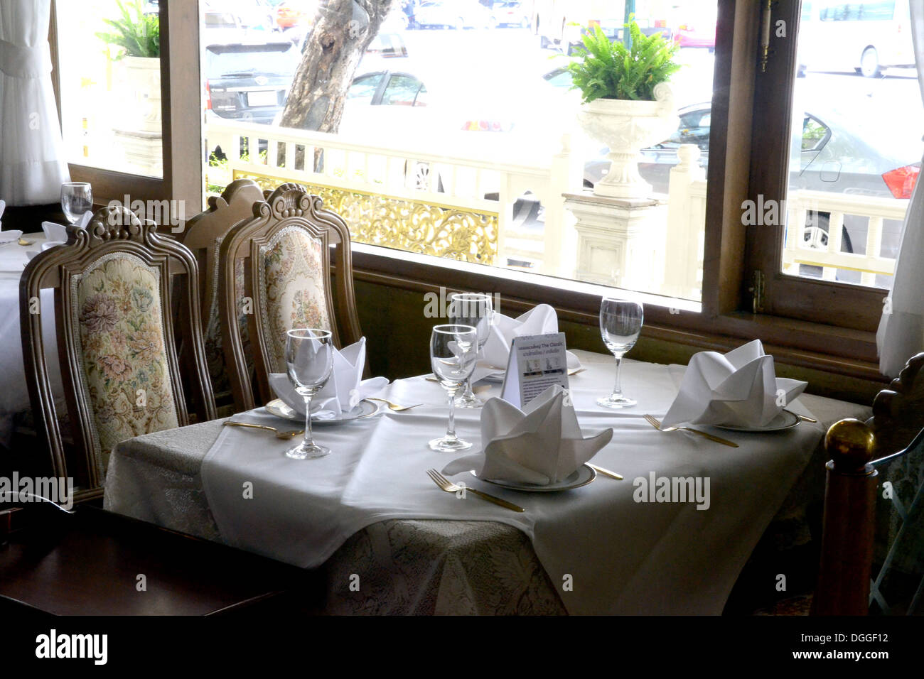 Table setting in Chinese-Thai restaurant Stock Photo - Alamy