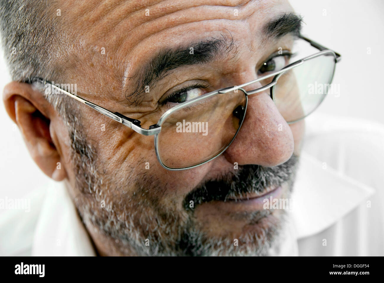 Friendly facial expressions hi-res stock photography and images - Alamy