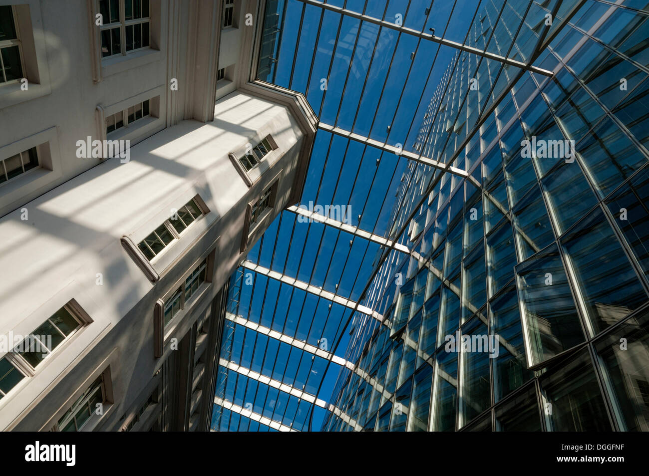 Glass roof between two buildings hi-res stock photography and images ...