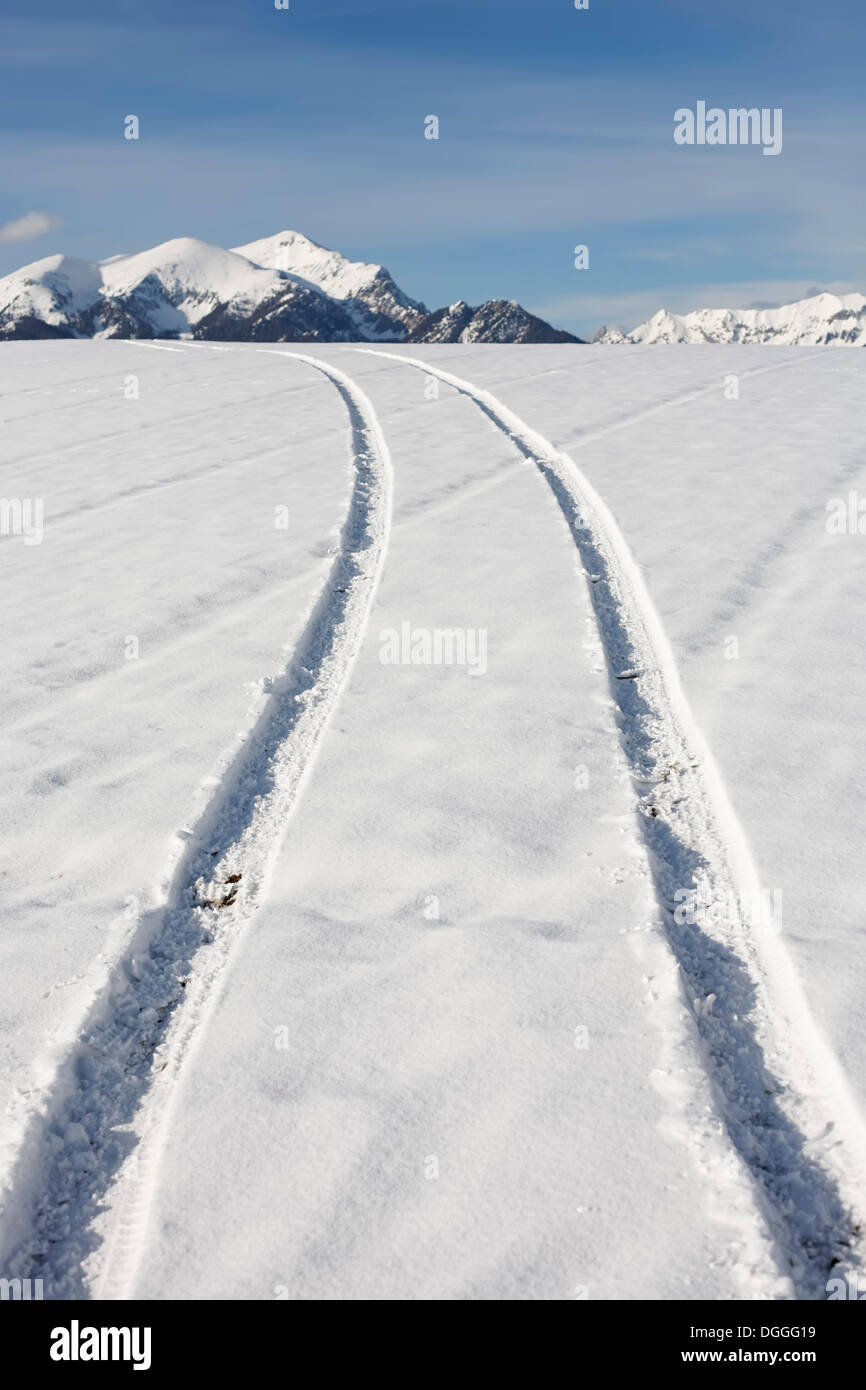 Snowy track backdrop hi-res stock photography and images - Alamy