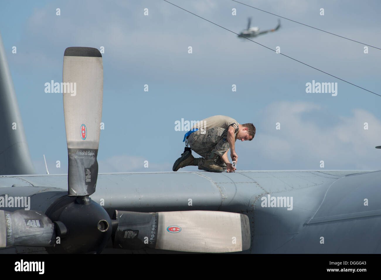 374th aircraft maint hi-res stock photography and images - Alamy