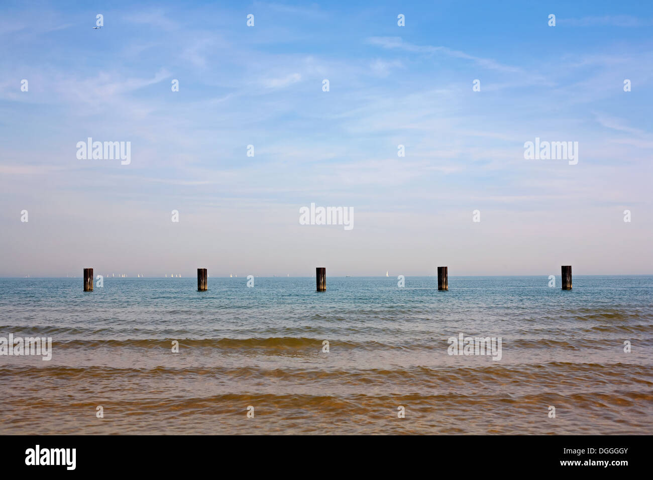 Row of groynes hi-res stock photography and images - Alamy