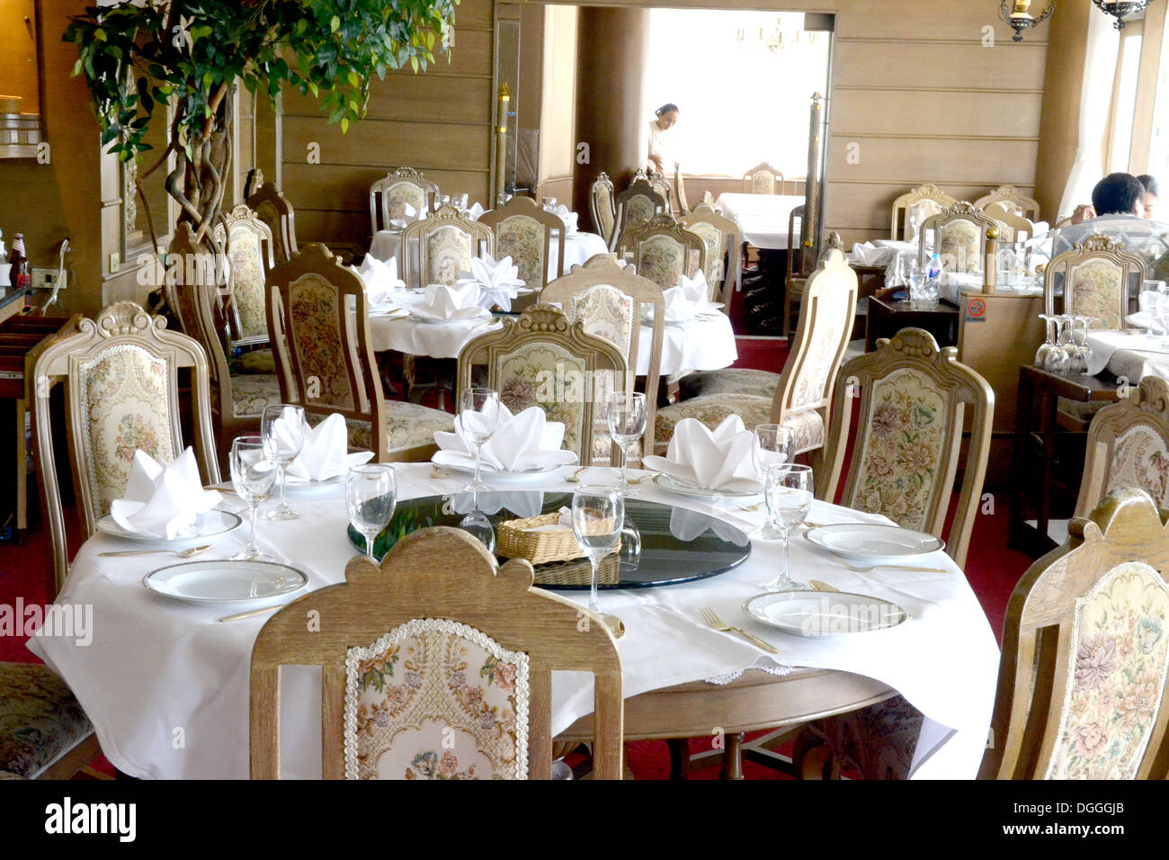 Table setting in Chinese-Thai restaurant Stock Photo - Alamy