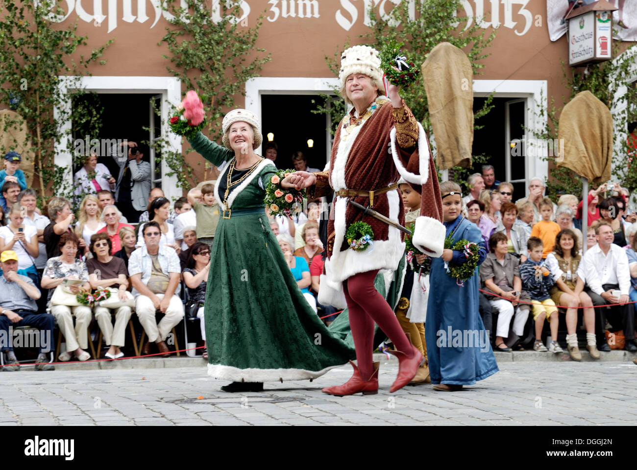Medieval pageant hi-res stock photography and images - Alamy