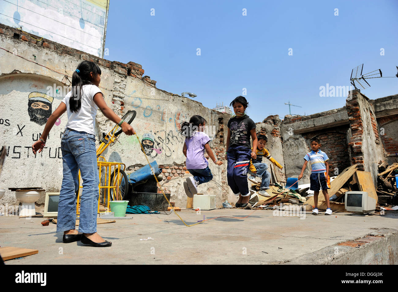 Slum poverty mexico hi-res stock photography and images - Alamy