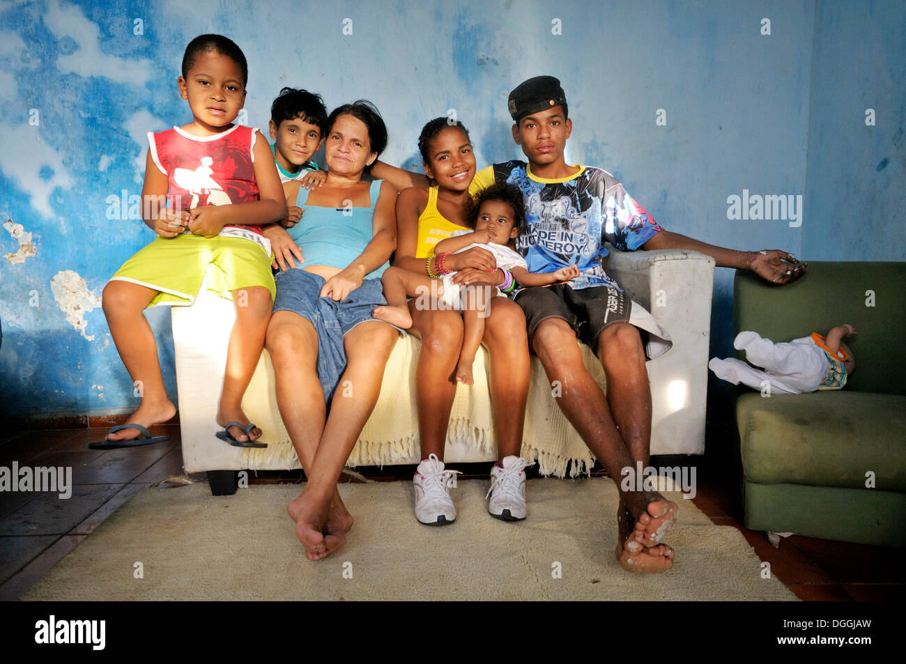Poor mother and children hi-res stock photography and images - Alamy