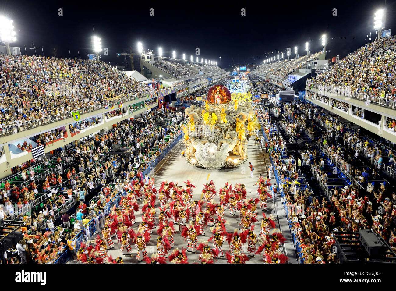 Parade of the samba school Inocentes de Belford Rocho, in the ...