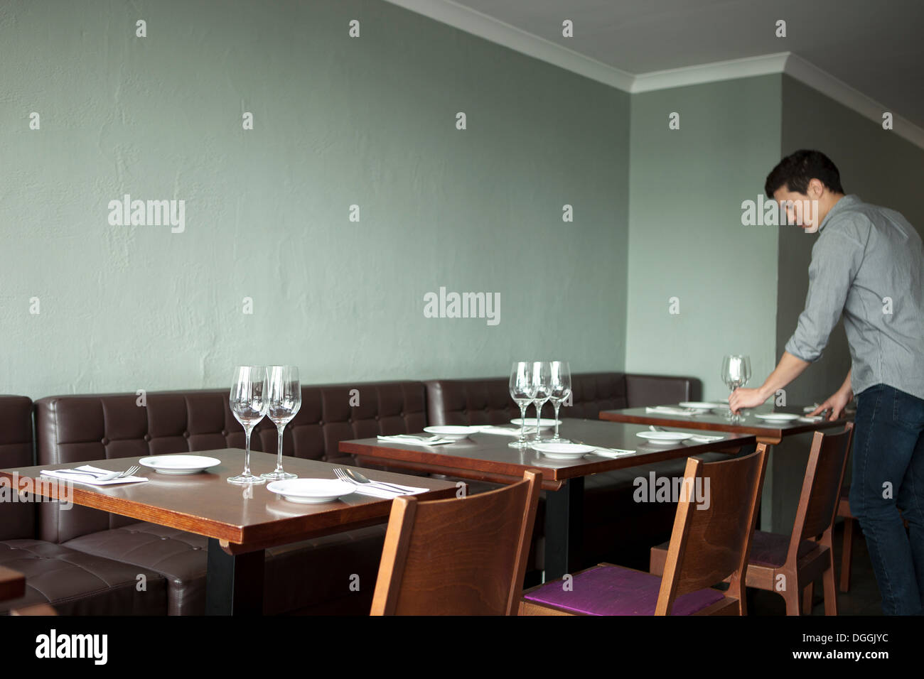 Table of restaurant hi-res stock photography and images - Alamy