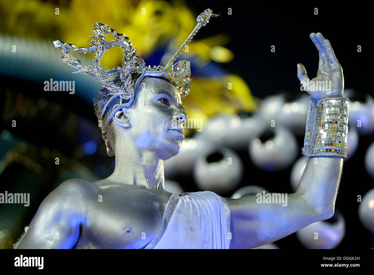 Man dressed as a statue, parade of the samba school Academicos do ...