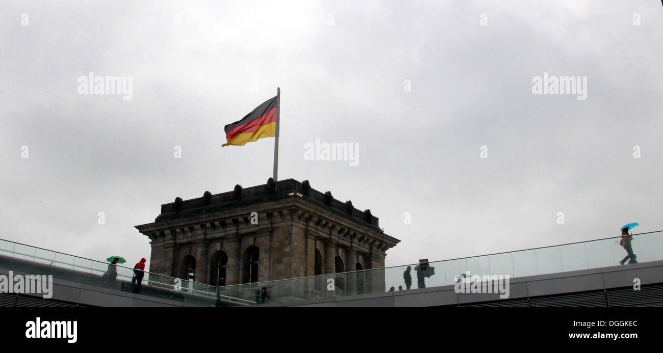 Reichstag building roof terrace hi-res stock photography and images - Alamy