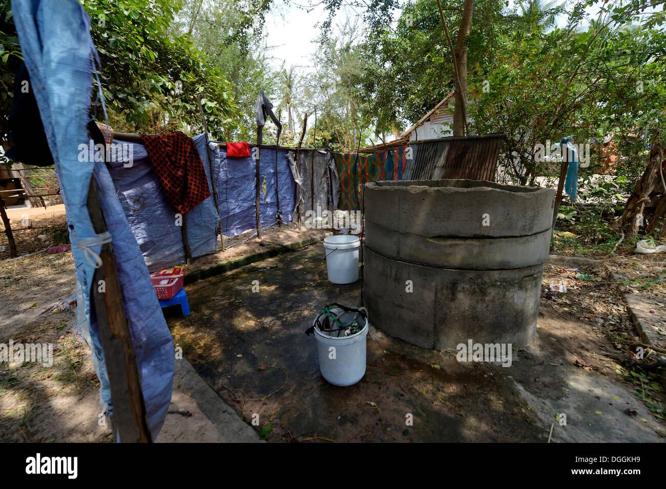 Clothes washing tubs hi-res stock photography and images - Alamy