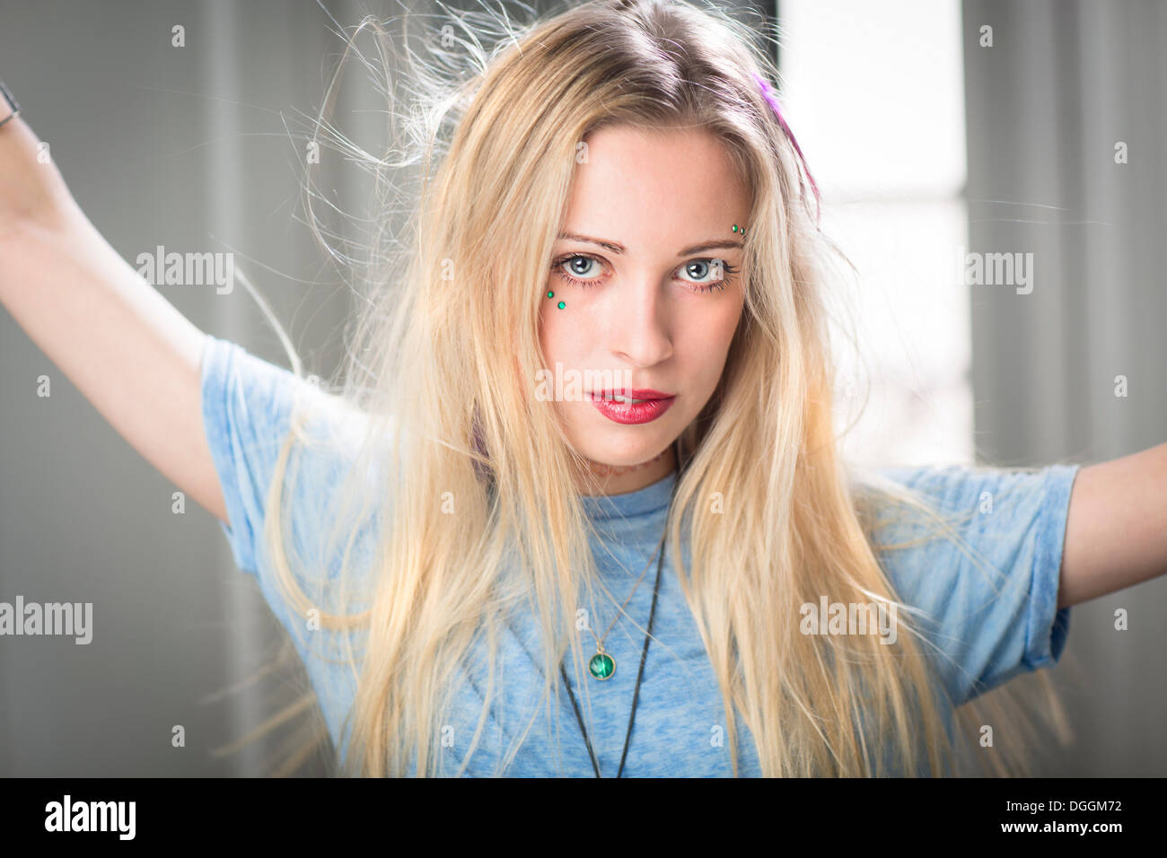 Windswept hair hi-res stock photography and images - Alamy