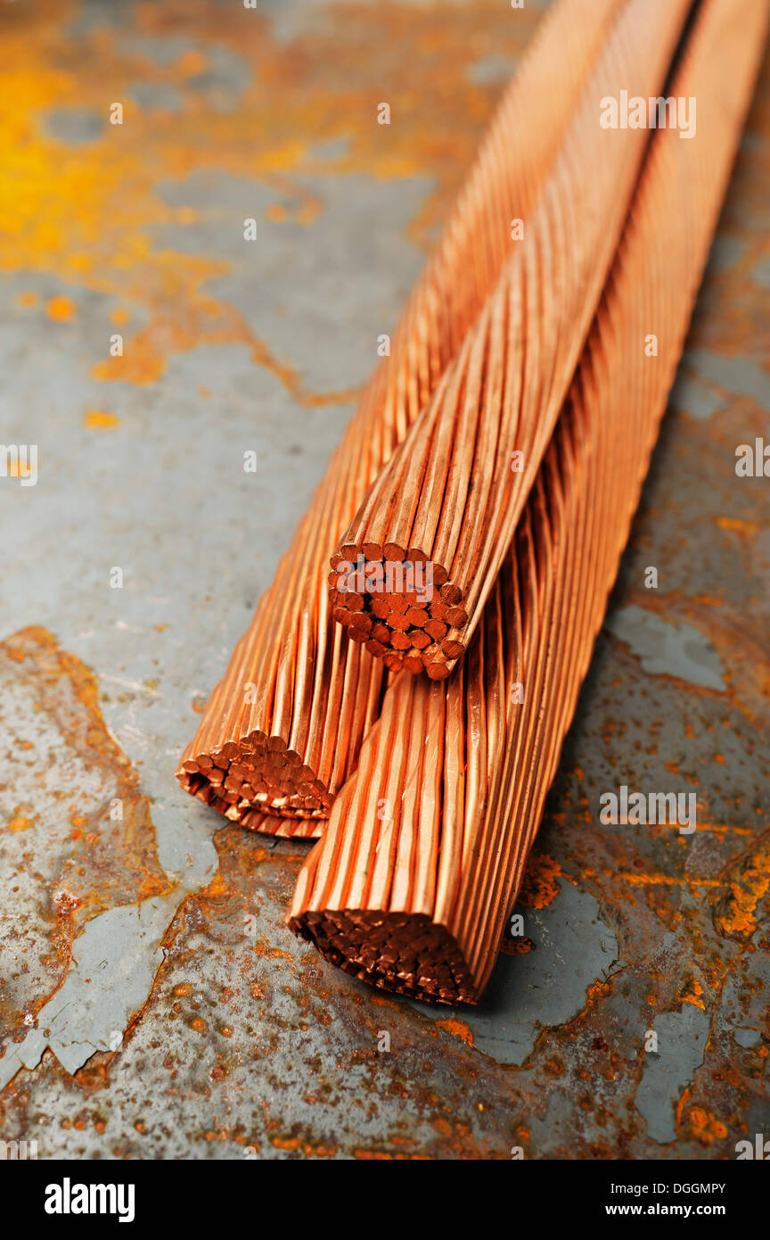 Strands of copper hi-res stock photography and images - Alamy
