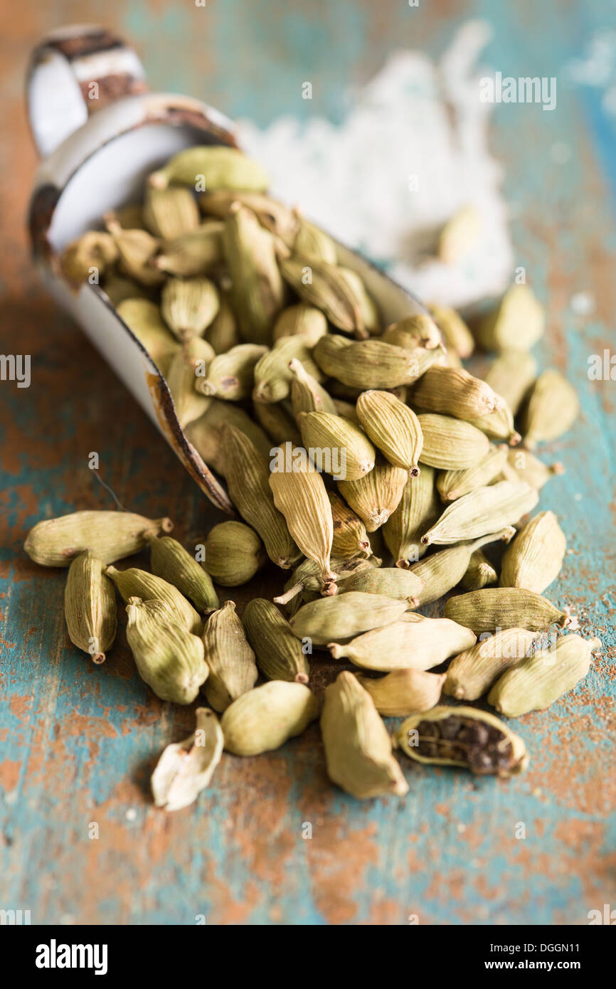 Cardamom pods hi-res stock photography and images - Alamy