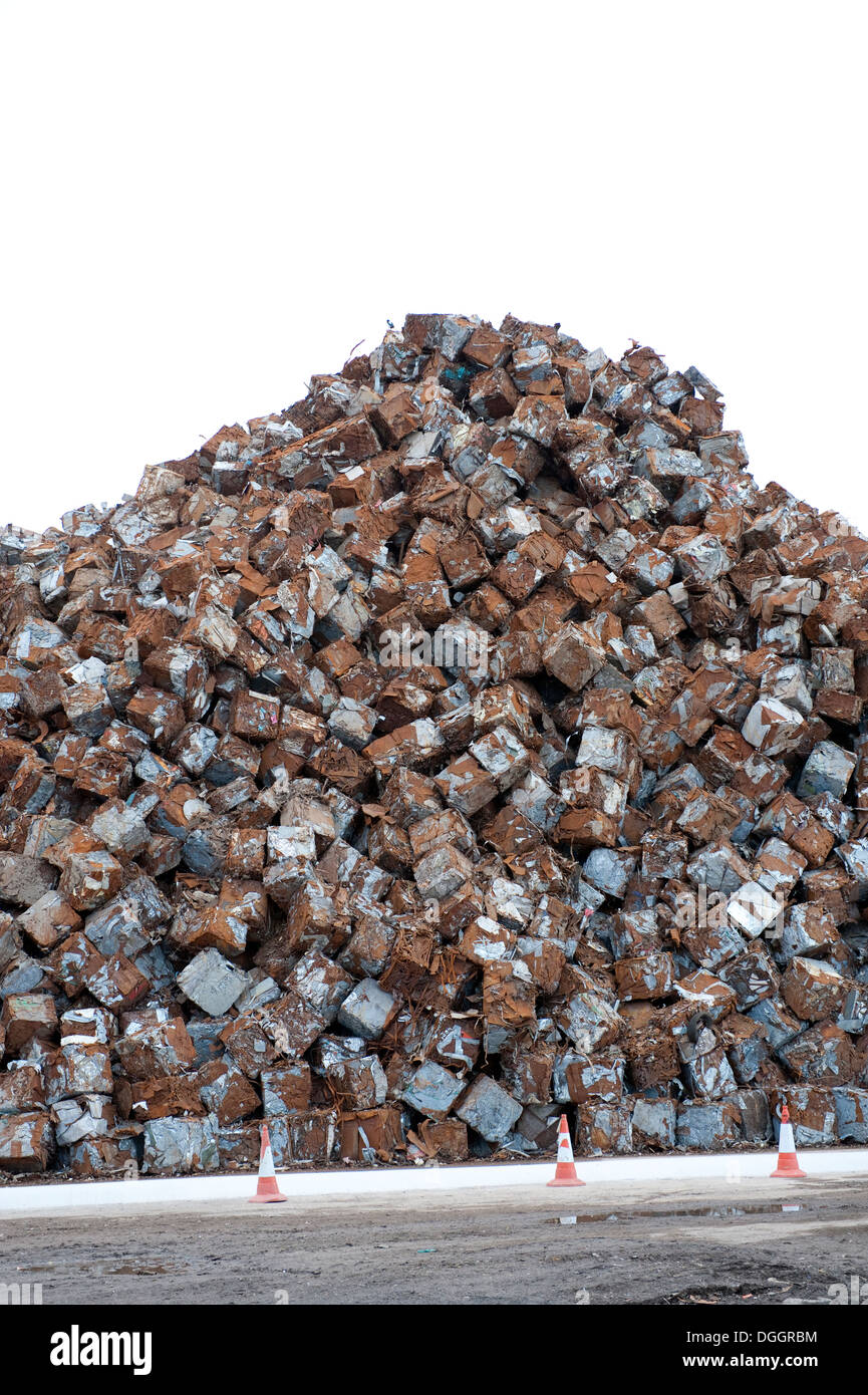 Crushed metals hi-res stock photography and images - Alamy