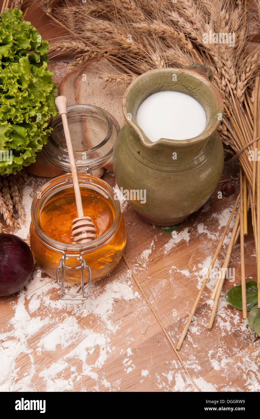 Traditional country food Stock Photo - Alamy