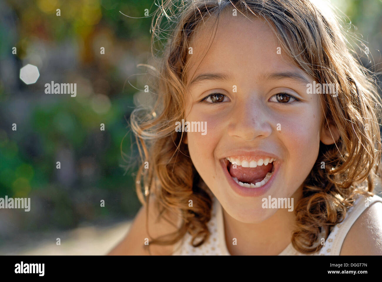 6 year old girl hispanic hi-res stock photography and images - Alamy