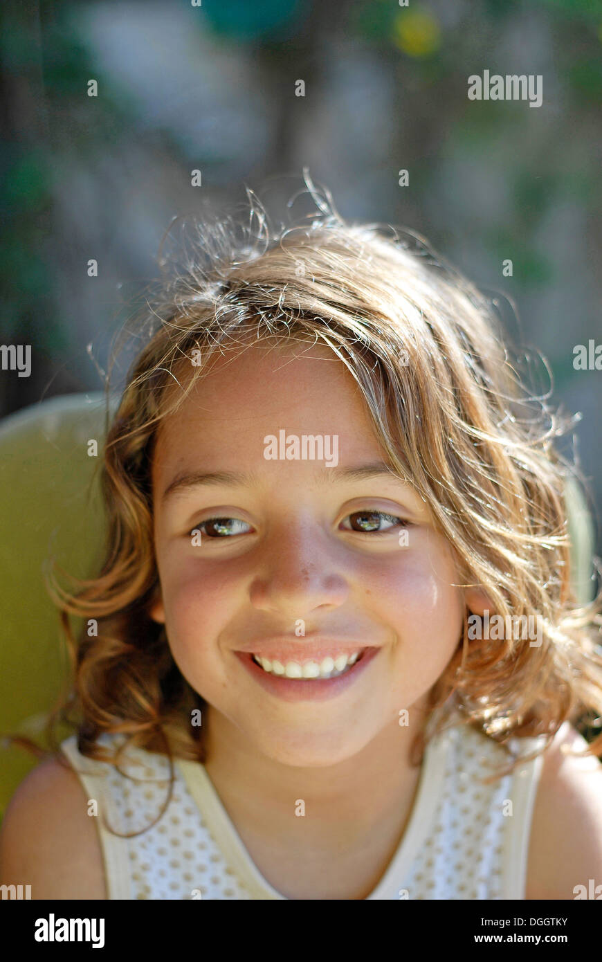 6 year old girl hispanic hi-res stock photography and images - Alamy