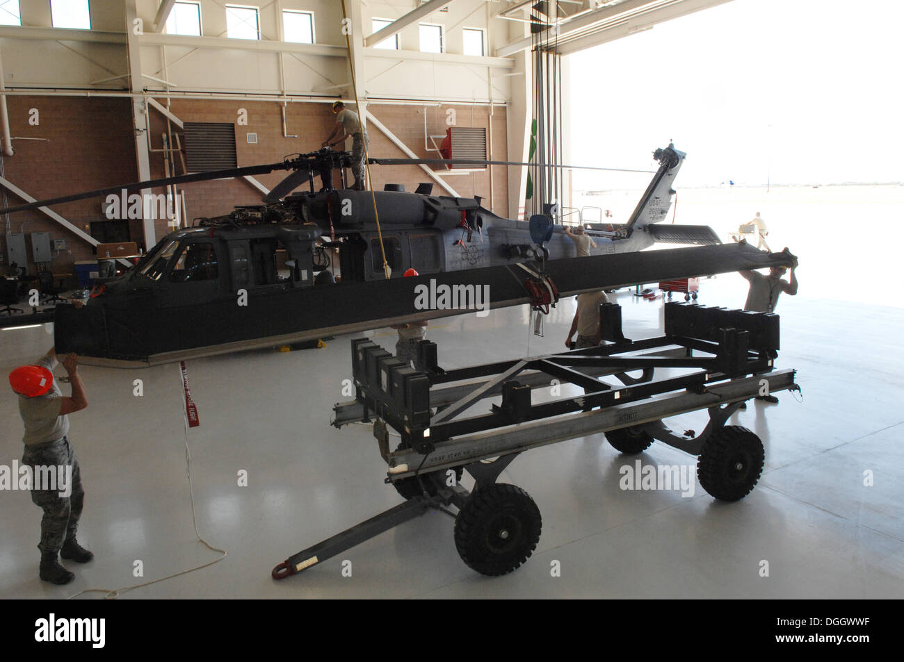 Aircraft maintenance squadron crew hi-res stock photography and images ...