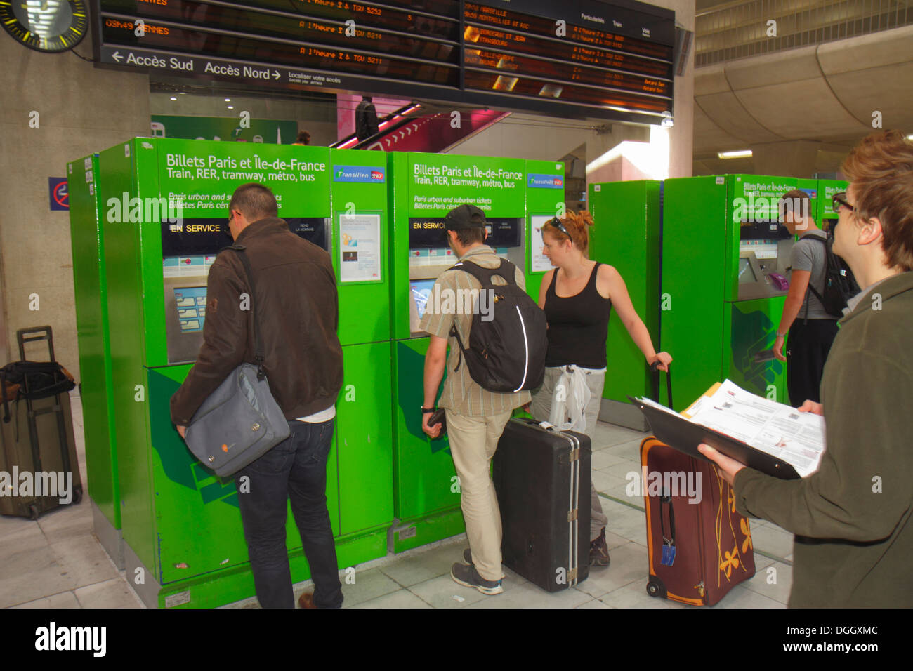 Self service ticket vending machine hi-res stock photography and images ...