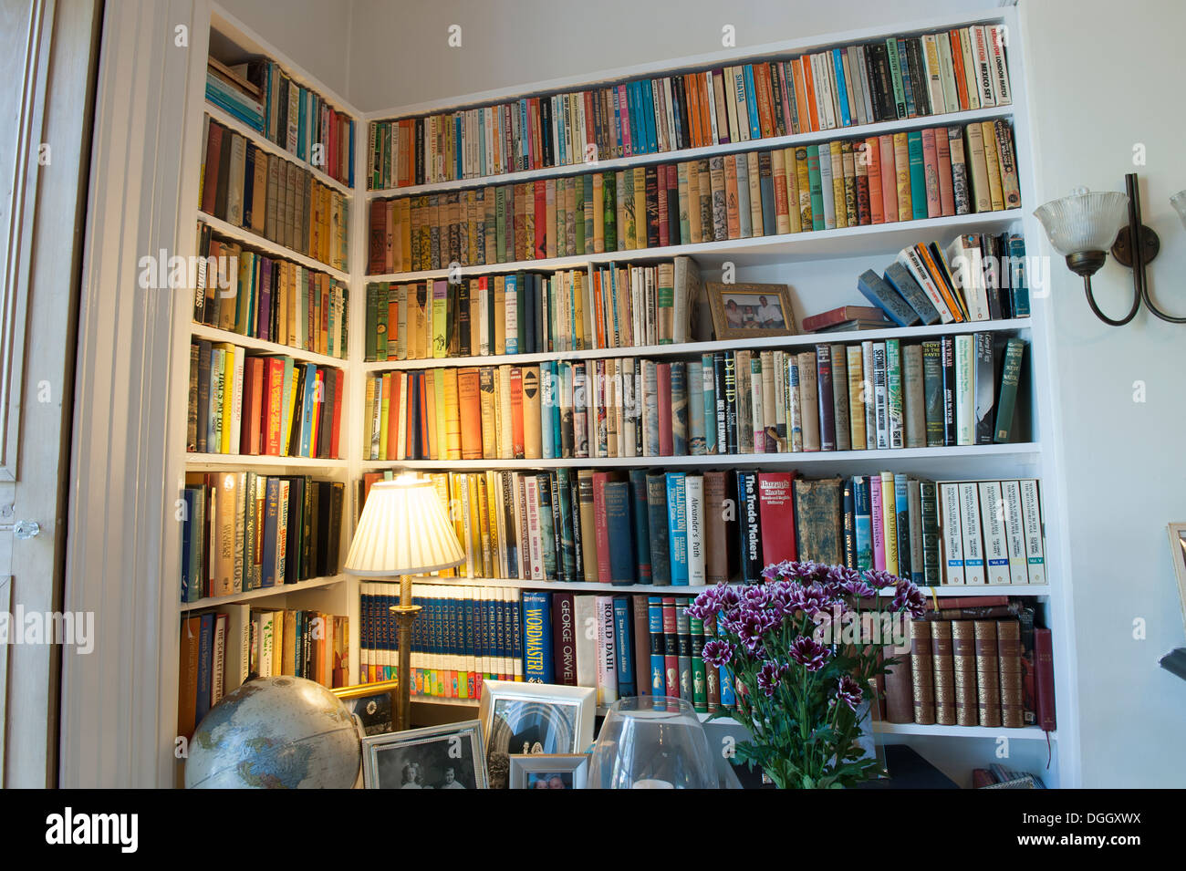 Built In Bookcase High Resolution Stock Photography and Images - Alamy