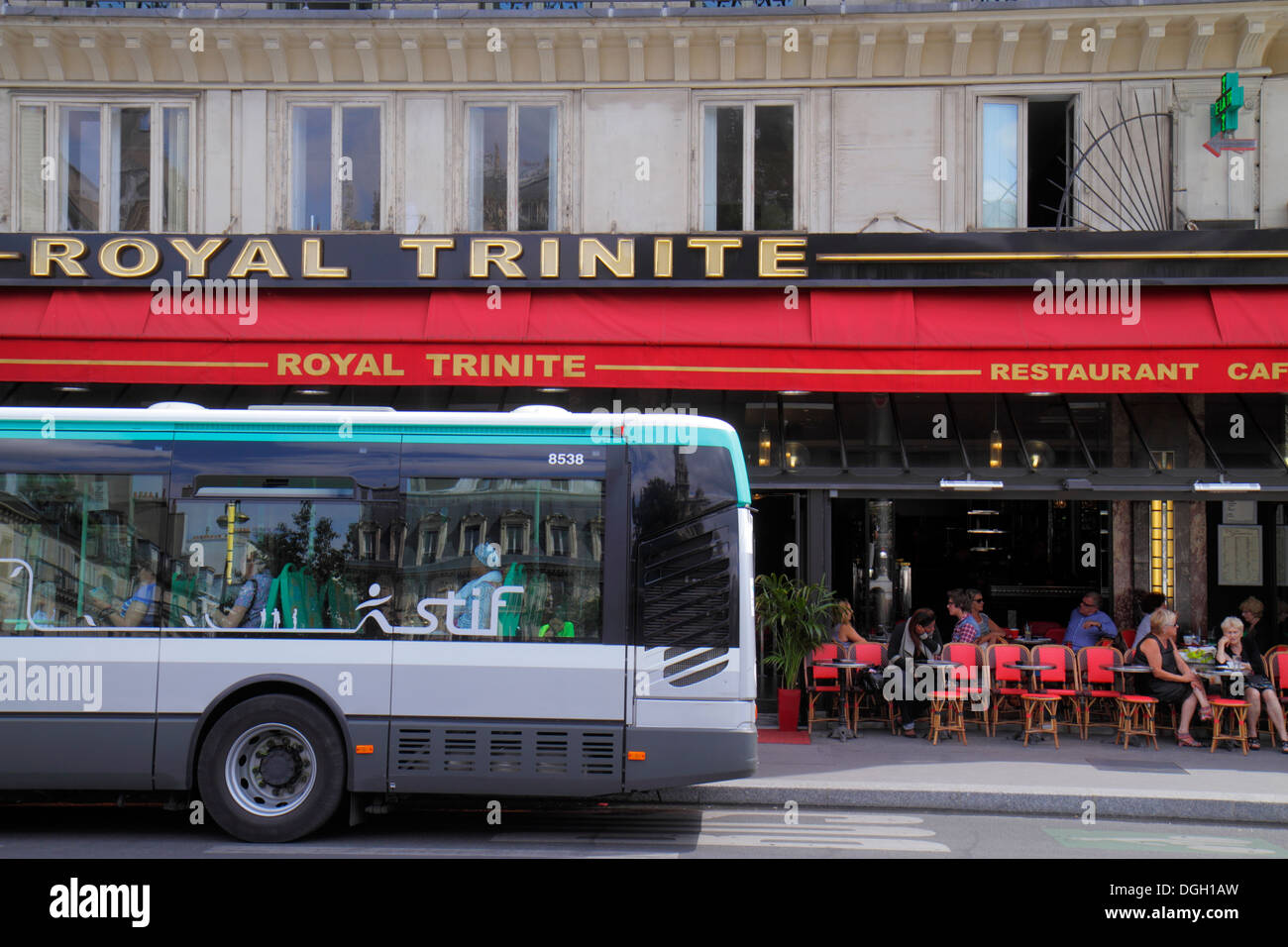 Paris bus restaurants hi-res stock photography and images - Alamy