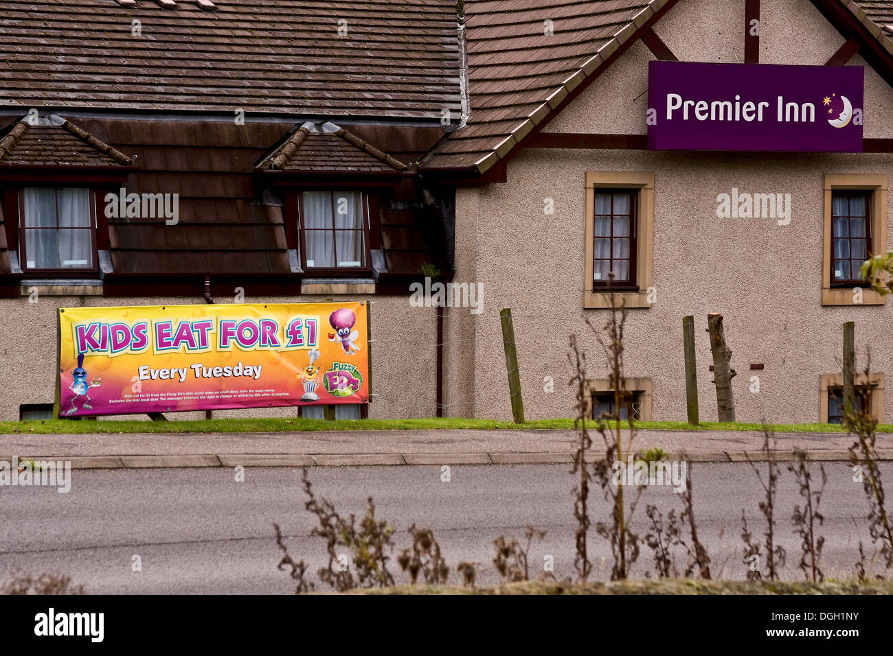Dundee hotel sign restaurant advert hi-res stock photography and images ...