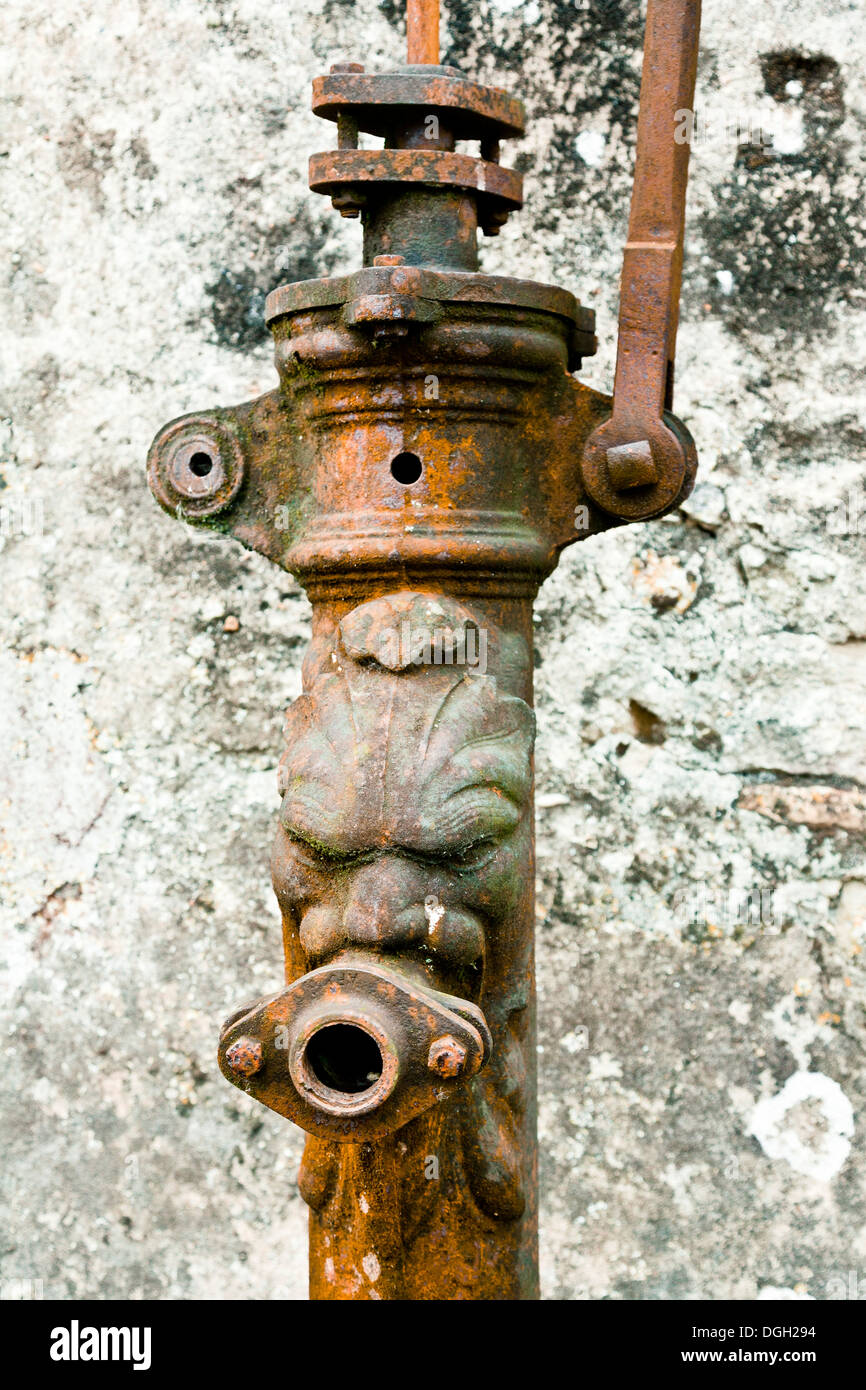 Cast iron fire hydrant hi-res stock photography and images - Alamy
