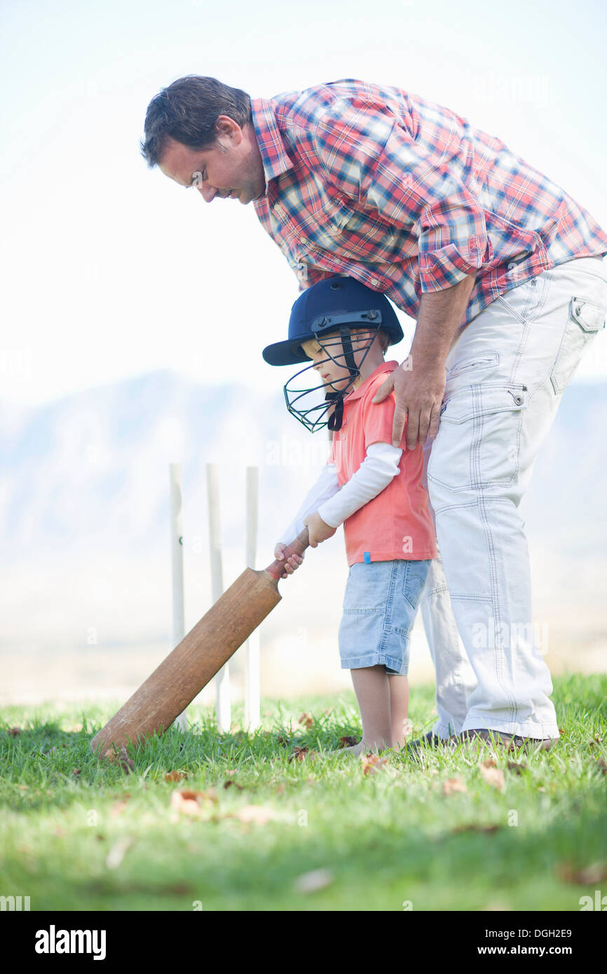 Father and son playing cricket Stock Photo - Alamy