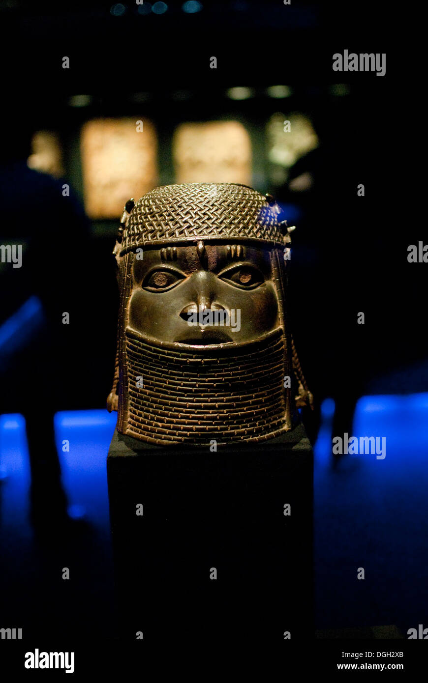 Brass conmemorative head. Benin, Nigeria. Edo, About 1550 AD "Treasures ...