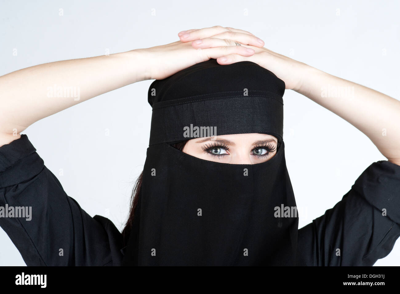 Young white woman with lovely eyes wearing a Niqab Stock Photo - Alamy