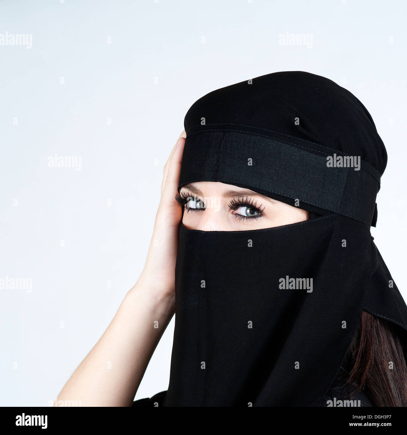 Young white woman with lovely eyes wearing a Niqab Stock Photo - Alamy