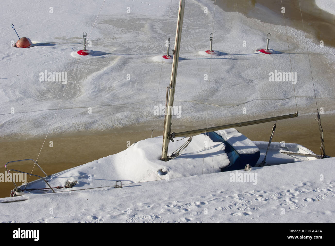 Snow covered buoys hi-res stock photography and images - Alamy