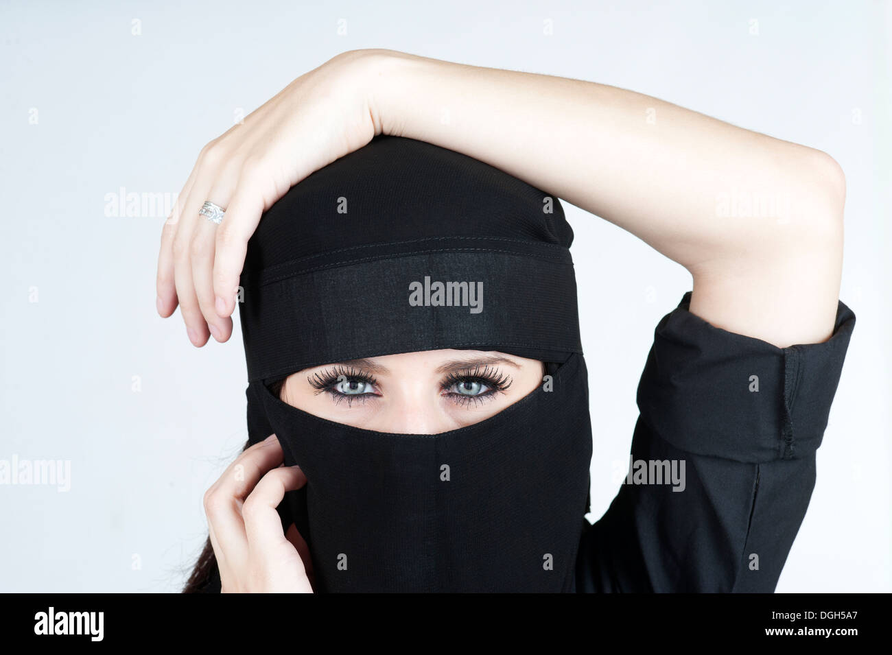 Young white woman with lovely eyes wearing a Niqab Stock Photo - Alamy