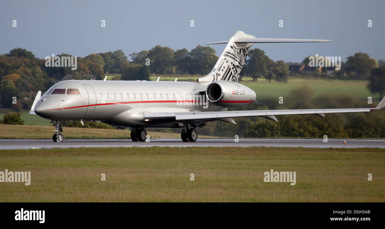 Bombardier bd 700 global express hi-res stock photography and images ...