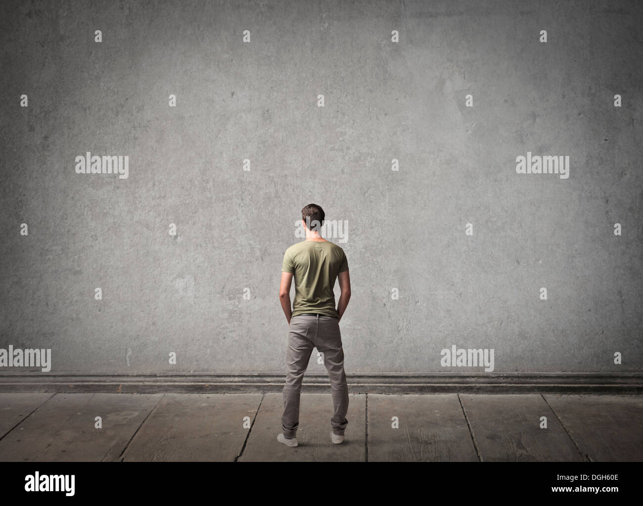 Boy seen from behind watching a dark white wall Stock Photo - Alamy