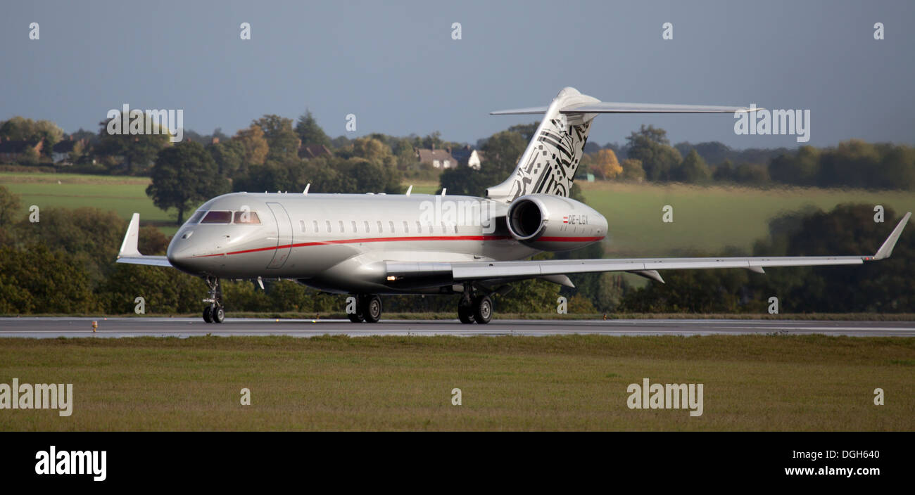 Vistajet corporate jet landing hi-res stock photography and images - Alamy