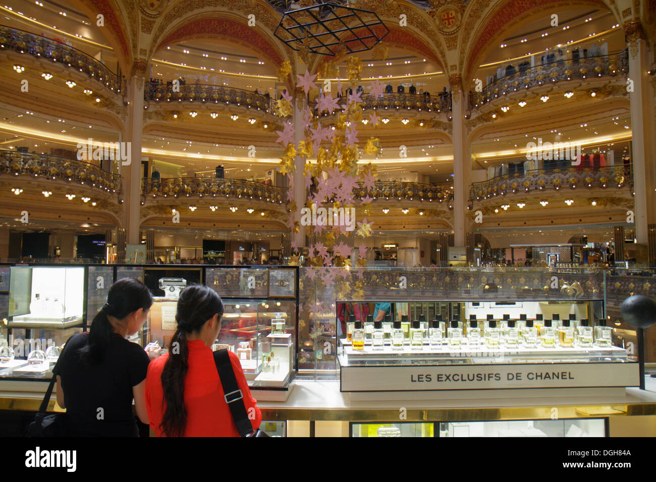 Perfume Shop, Paris High Resolution Stock Photography and Images - Alamy