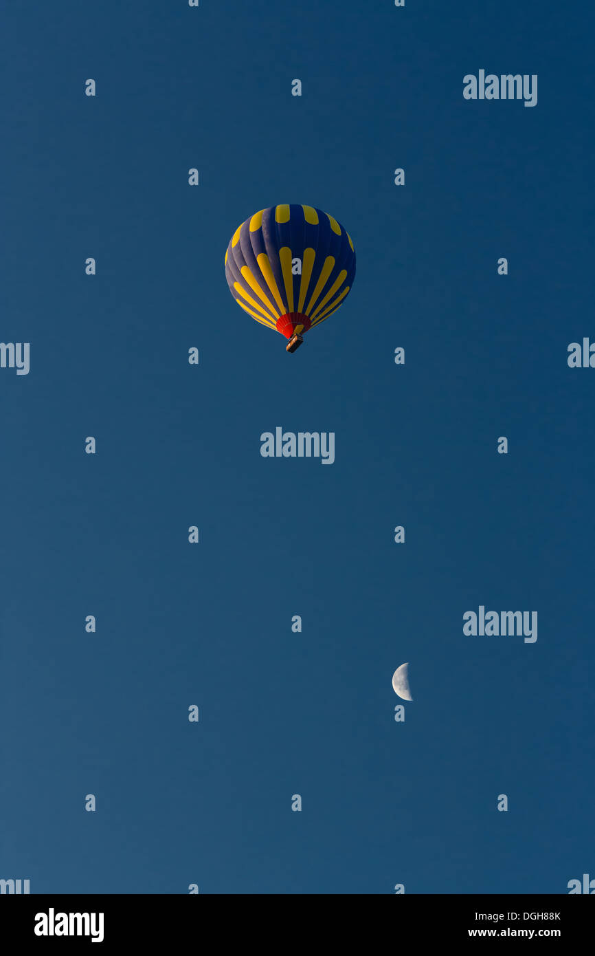 Crescent moon and hot air balloon on blue sky Stock Photo - Alamy